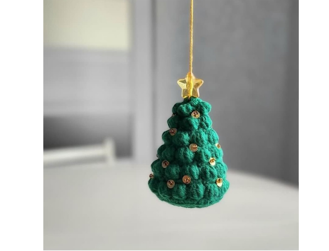 CHRISTMAS TREE FREE CROCHET PATTERN